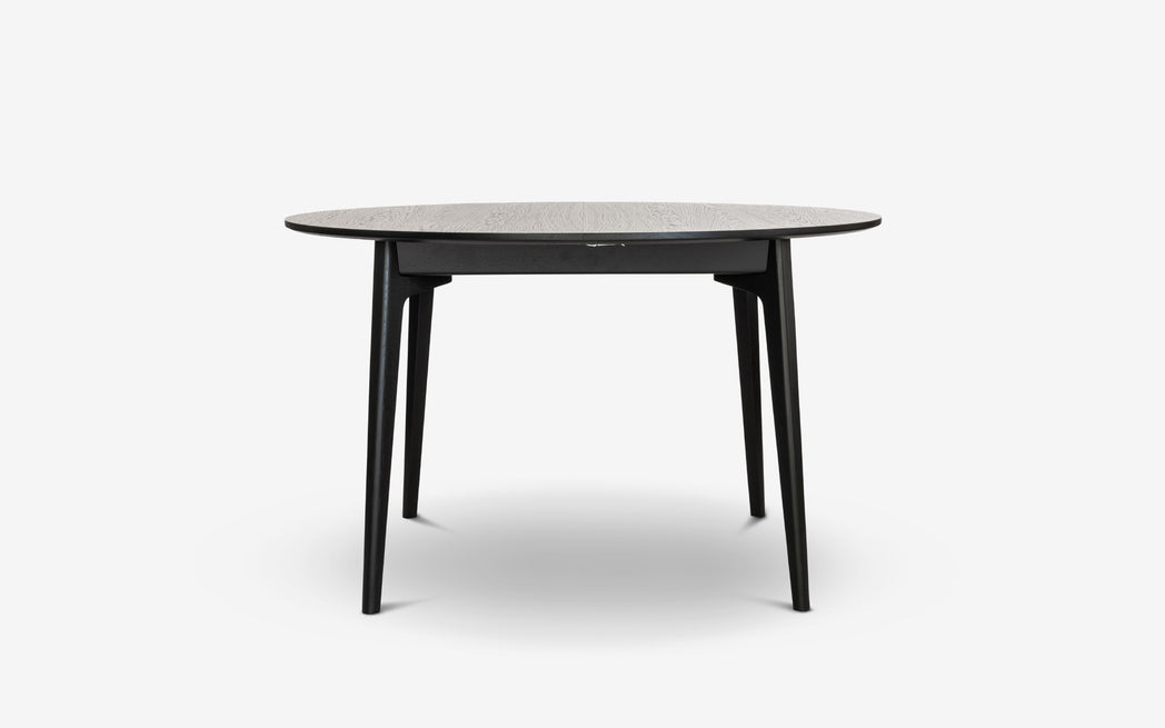 Dulwich round extending table by Matthew Hilton for Case | SCP