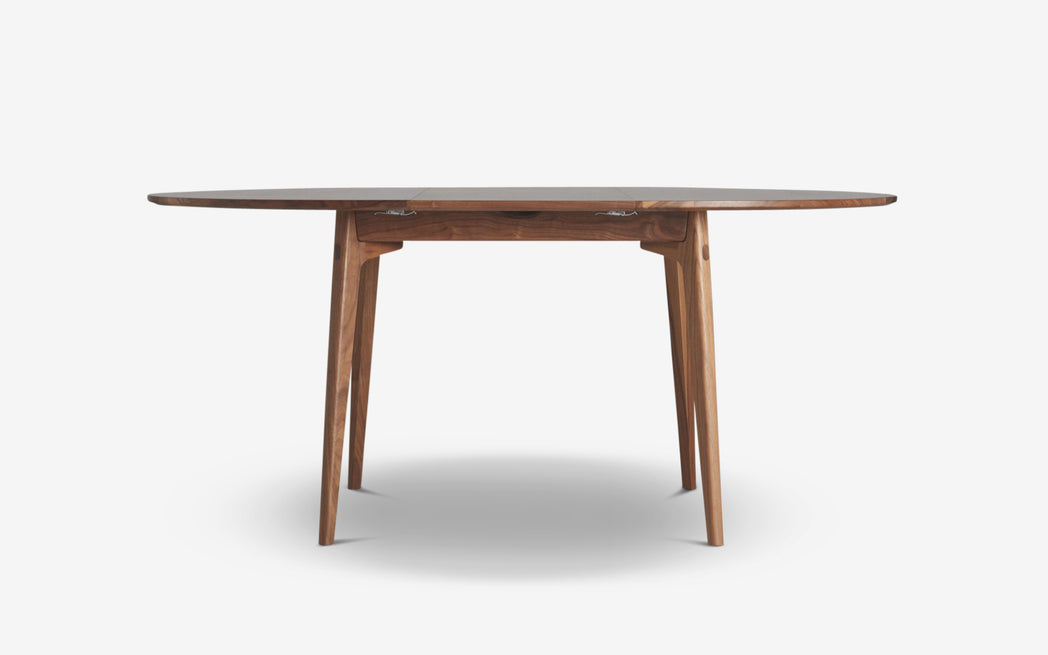 Dulwich round extending table by Matthew Hilton for Case | SCP