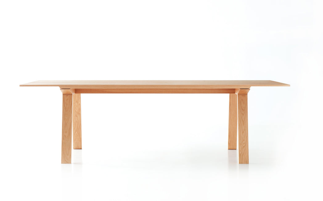 Mitis dining table by Mario Ruiz for Punt | SCP